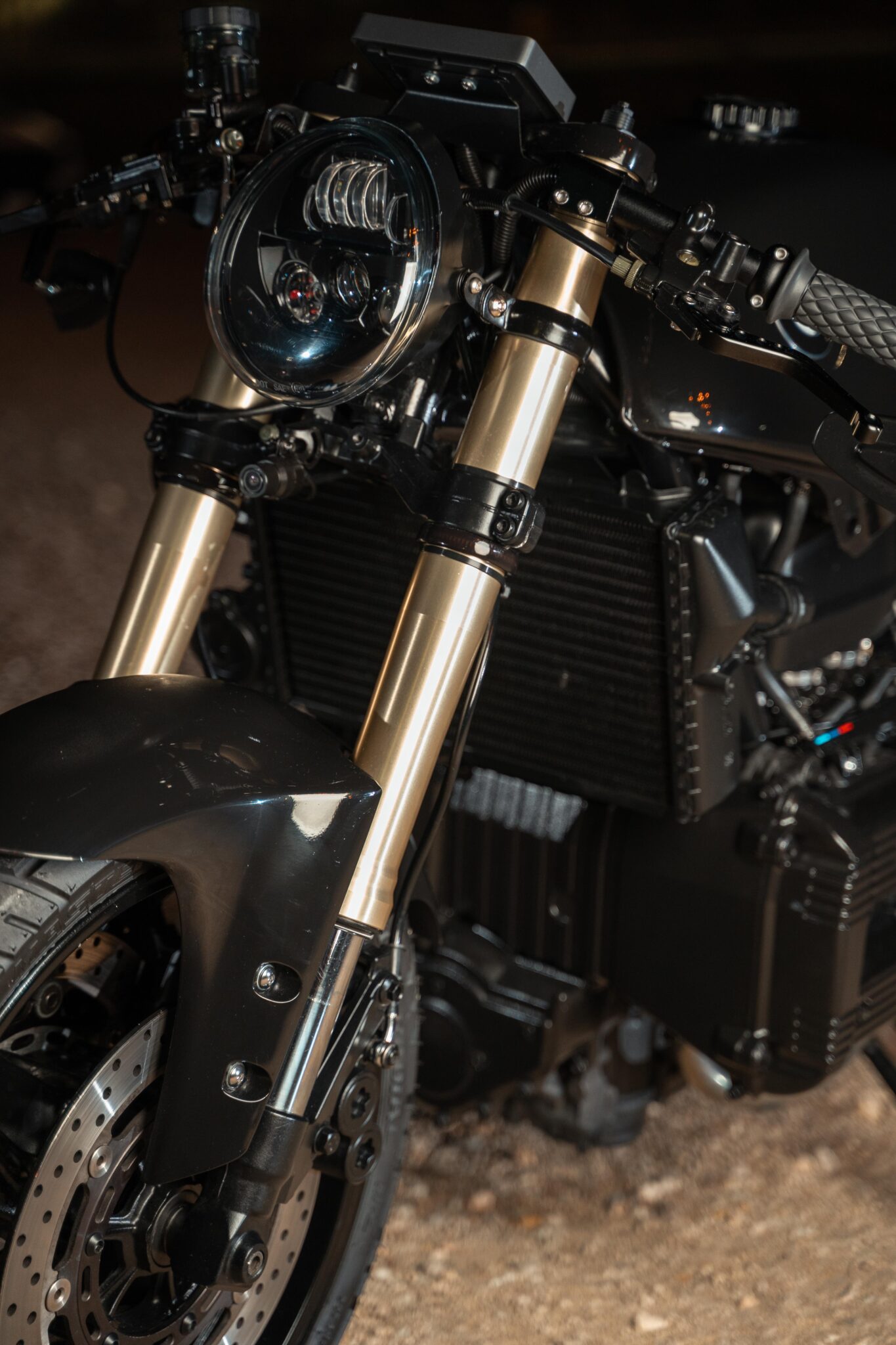 Cyberpunk: 1992 BMW K75 Café Racer by Arnas with R1 Front End